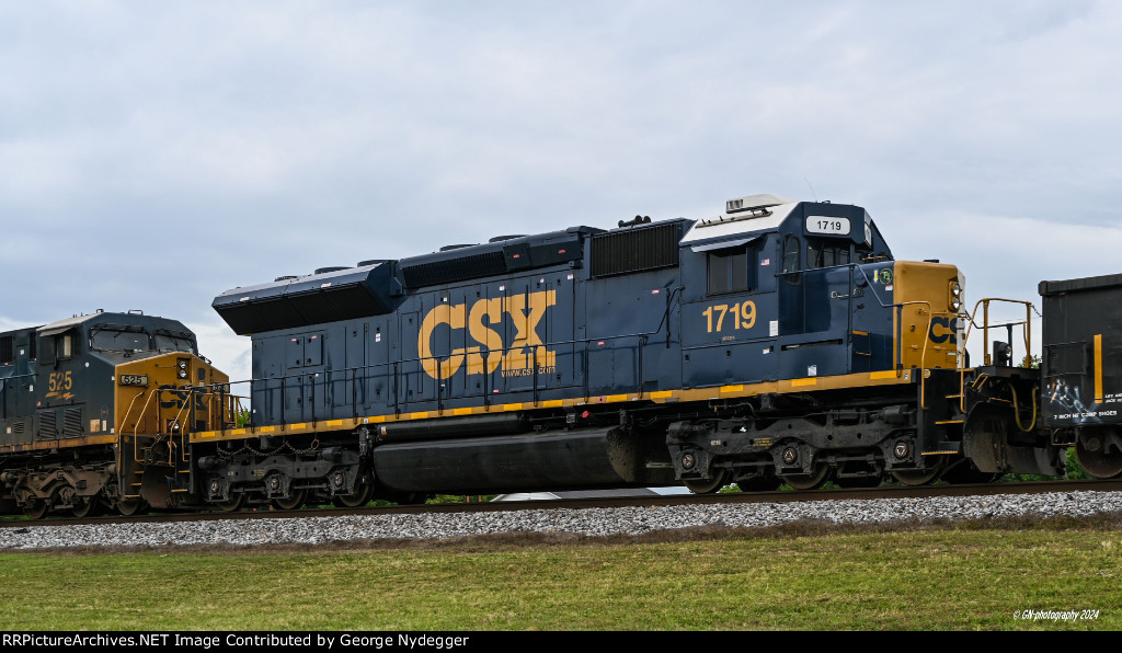 CSX 1719 SD23T4